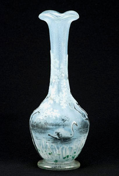 ChasenAntiques.com: FRENCH GLASS - Daum Nancy - Swan vase